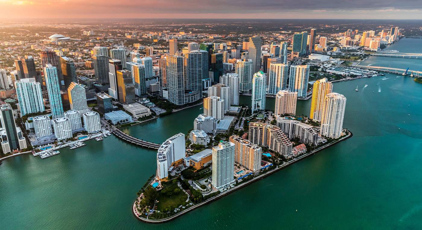 Miami Taxi Service - Taxis to/from Miami / Twelve Transfers
